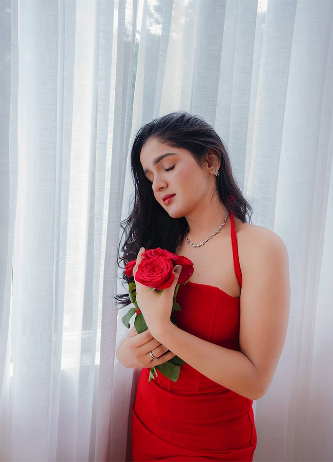 మత్తువదలరా 2 : ఇంటర్‌నెట్‌ను షేక్ చేస్తున్న.. రియా ఎక్కడ? (ఫొటోలు) | Who Is Riya In Mathu ...